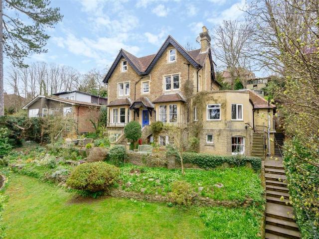 Shadyhanger, Godalming 2 bed apartment to rent £1,695 pcm £391 pw