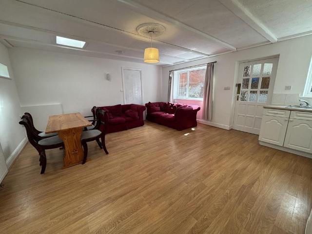 Shaftesbury Avenue 1 bed apartment to rent £1,150 pcm £265 pw