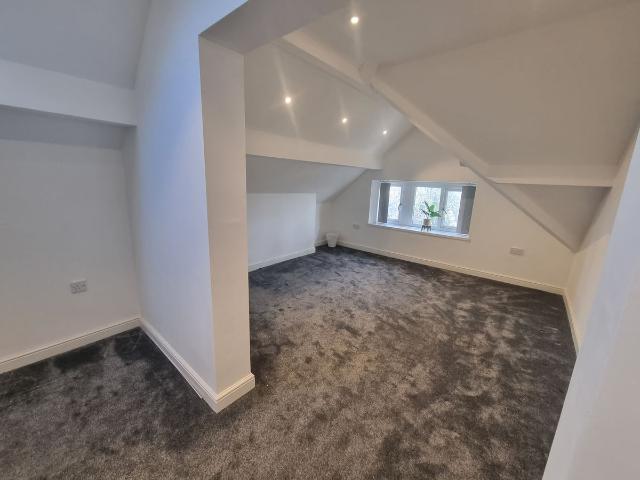 Shaftesbury Avenue, Bradford BD9, 2 bed flat to rent, £795 pcm | PrimeLocation