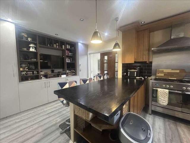 Shaftesbury Avenue, Feltham, TW14