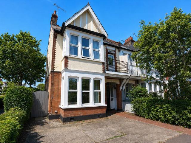 Shaftesbury Avenue, Southend On Sea SS1, 2 bed flat to rent, £1,500 pcm | PrimeLocation