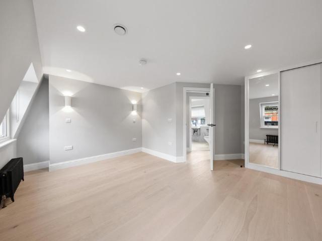 Shaftesbury Avenue, Soho, W1D 1 bed apartment to rent £3,120 pcm £720 pw