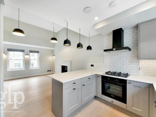 Shaftesbury Avenue, Soho, W1D 2 bed apartment to rent £3,987 pcm £920 pw