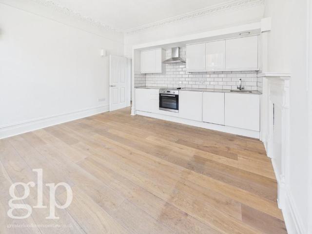 Shaftesbury Avenue, Soho, W1D 2 bed apartment to rent £3,987 pcm £920 pw