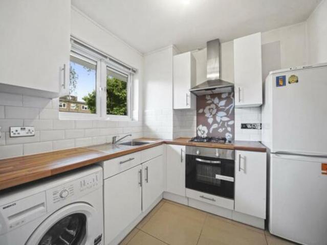 Shaftesbury Court, Shaftesbury. 3 bed flat to rent £3,423 pcm £790 pw