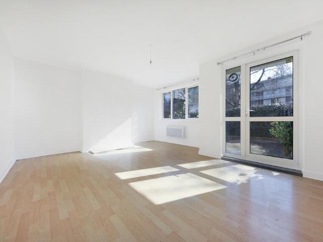 Shaftesbury Court, Shaftesbury. 3 bed flat to rent £2,950 pcm £681 pw