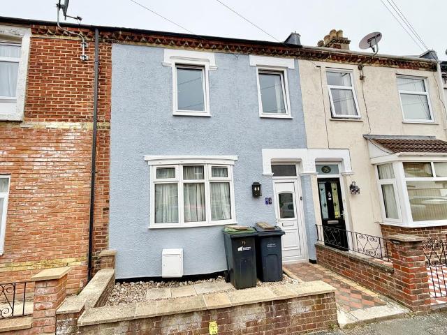 Shaftesbury Road, Gosport PO12 3 bed terraced house to rent £1,275 pcm £294 pw
