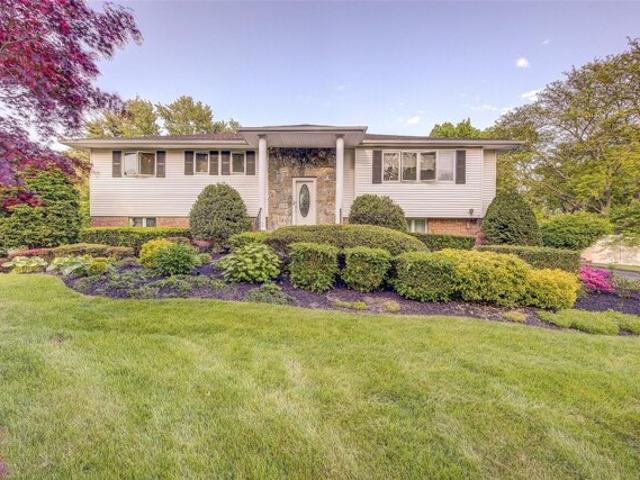 Shaker Ct, East Northport, Home For Sale