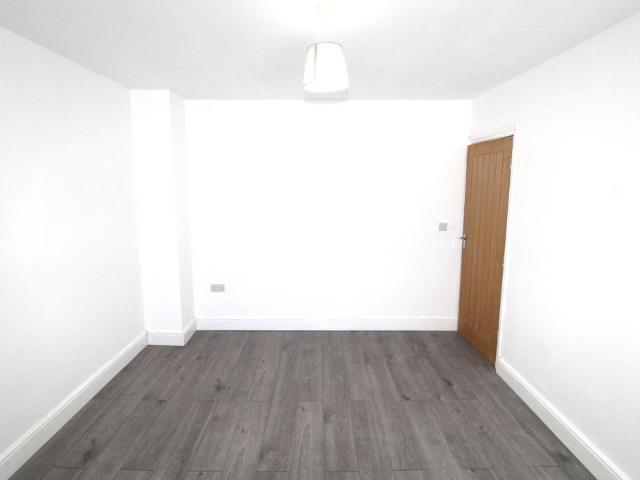 Shakespeare Avenue, Hayes UB4 2 bed semi detached house to rent £2,300 pcm £531 pw