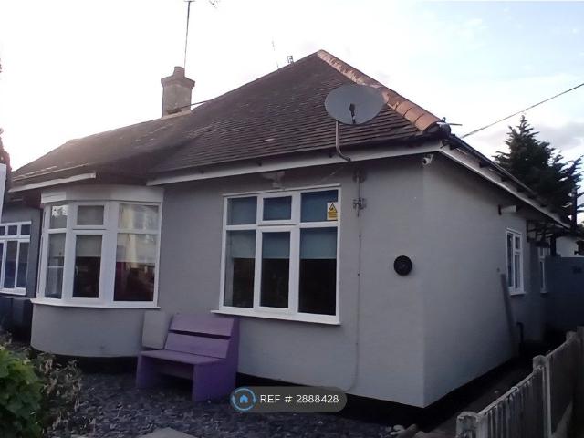 Shakespeare Avenue, Westcliff On Sea SS0, 2 bed bungalow to rent, £1,400 pcm | PrimeLocation