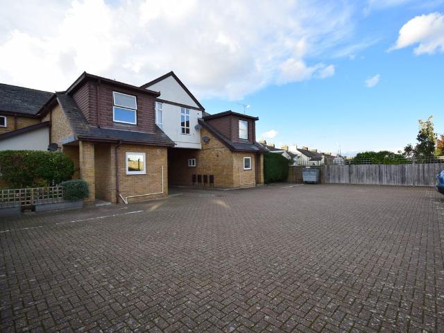 Shakespeare Road, Gillingham ME7, 1 bed flat to rent, £950 pcm | PrimeLocation