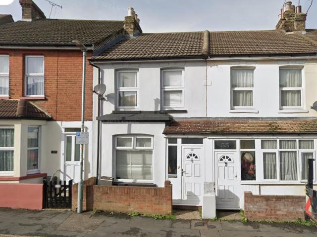 Shakespeare Road, Gillingham ME7, 3 bed terraced house to rent, £1,350 pcm | PrimeLocation