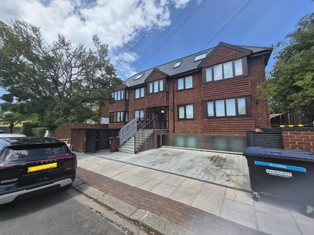 Shakespeare Road, London NW7, 1 bed flat to rent, £1,750 pcm | PrimeLocation