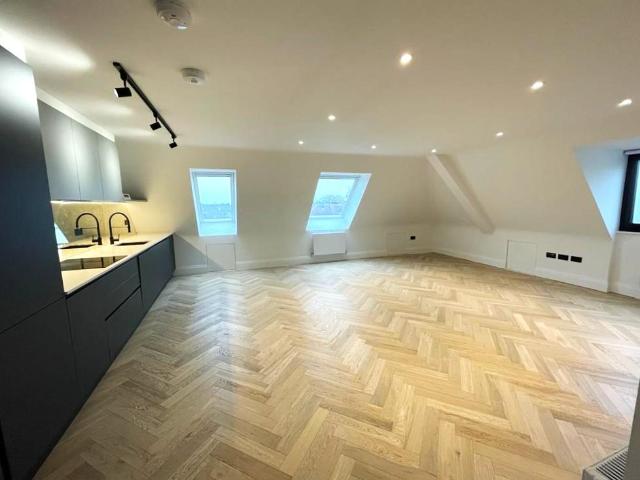 Shakespeare Road, London NW7 2 bed flat to rent £2,350 pcm £542 pw