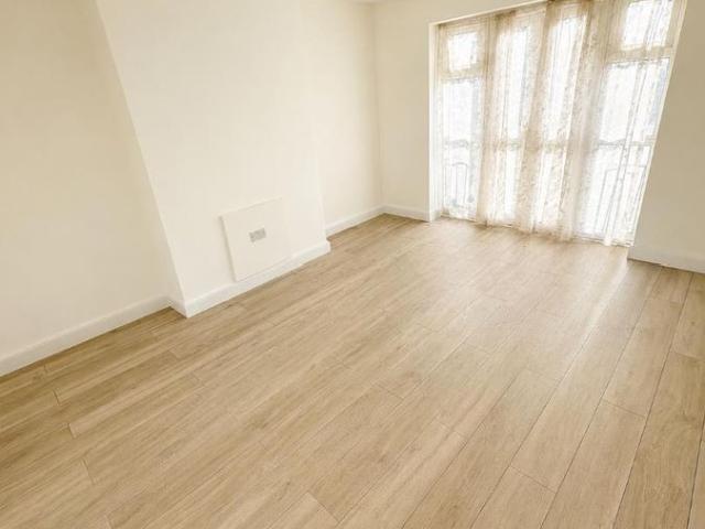 Shakspeare Walk, London N16, 2 bed flat to rent, £2,100 pcm | PrimeLocation