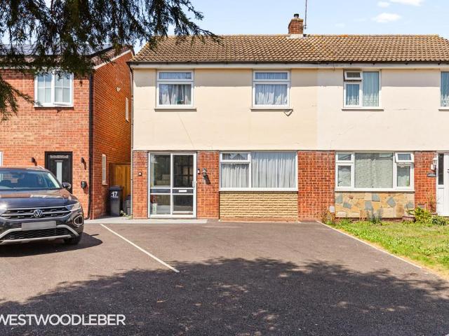 Shalcross Drive, Waltham Cross EN8 3 bed semi detached house to rent £2,300 pcm £531 pw