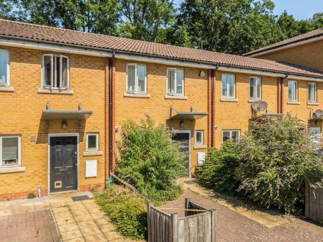 Shalbourne Square, London E9 2 bed house to rent £2,950 pcm £681 pw