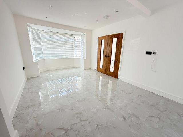 Shaldon Road, Edgware HA8 3 bed semi detached house to rent £3,000 pcm £692 pw