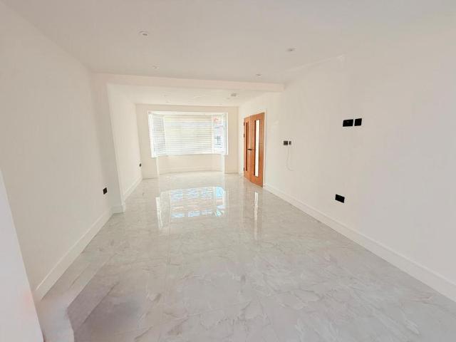 Shaldon Road, Edgware HA8 3 bed semi detached house to rent £3,000 pcm £692 pw