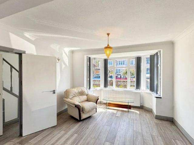 Shaldon Road, Edgware, HA8
