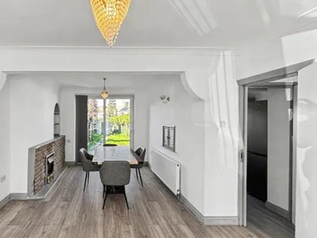 Shaldon Road, London, HA8 6AN, United Kingdom | 6 bed duplex for rent #167783061 | Rentberry