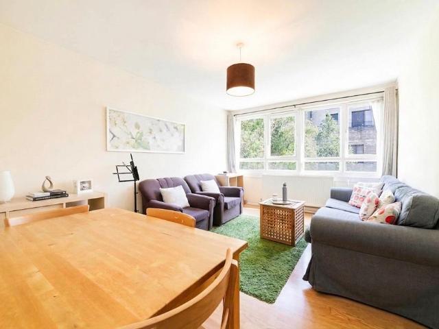 Shalfleet Drive, London W10 4 bed flat to rent £3,995 pcm £922 pw