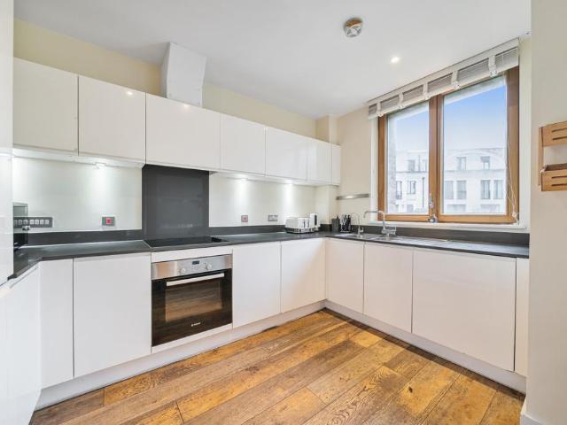 Shalfleet Drive, W10 2 bed apartment to rent £2,850 pcm £658 pw