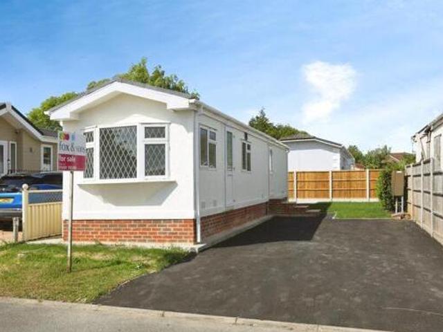 Shamblehurst Lane South, Hedge End, 2 Bedroom Park