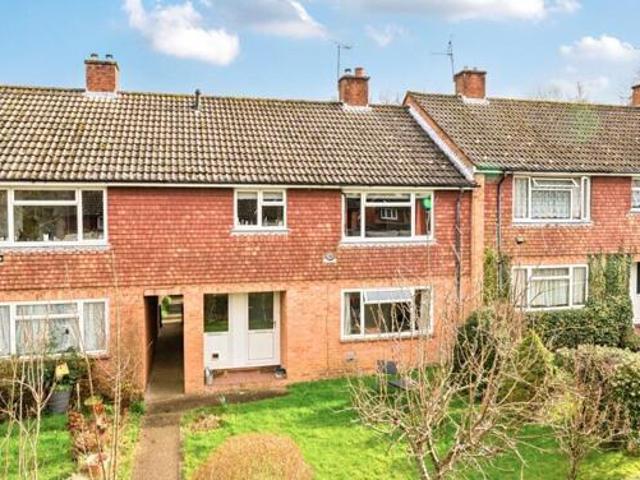 Shamley Green, Hullmead, Guildford, 2 Bedroom Maisonette