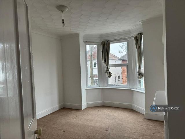 Shamrock Villas, Southampton, SO17 3 bed semi detached house to rent £1,395 pcm £322 pw