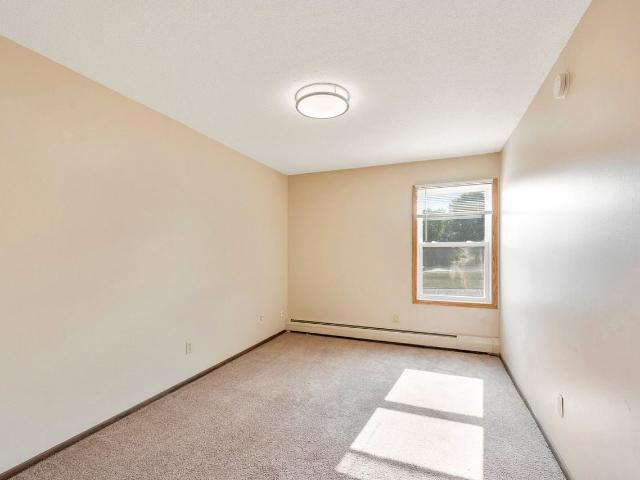 Shamrock Court Apartments 1 Bedroom Apartment for Rent at 2236 Lower Afton Rd E, St. Paul, MN 55119 Highwood