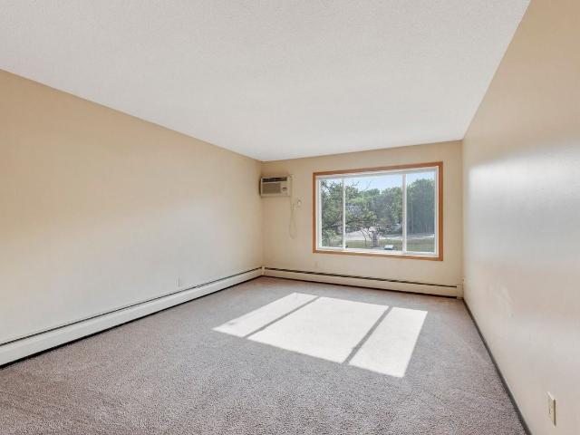 Shamrock Court Apartments 2 Bedroom Apartment for Rent at 2236 Lower Afton Rd E, St. Paul, MN 55119 Highwood