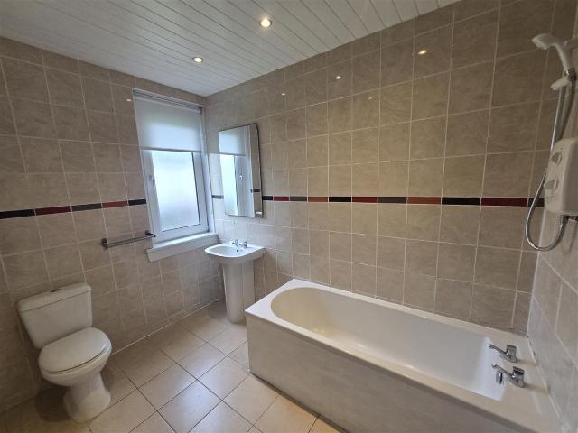 Shand Street, Wishaw ML2, 2 bed flat to rent, £695 pcm | PrimeLocation