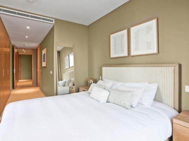 Shard Place, London Bridge Street. 3 bed flat to rent £8,125 pcm £1,875 pw