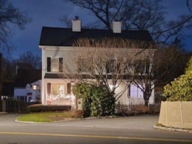 Central Greenwich Room to Rent 11/1/25