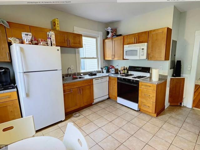 share a 4BR w/ In unit W/D Nr Hvd/Inman/Union sqs