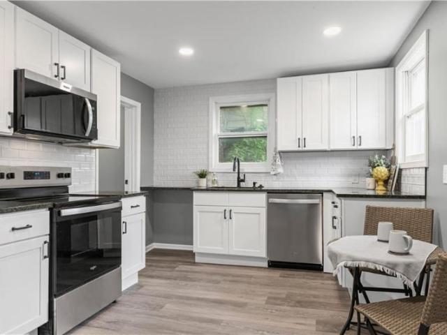 Share Gorgeous Home in Tremont wParking