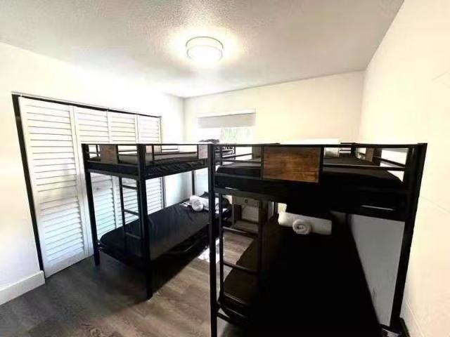 Share house close to Hollywood Beach 21 E 13th St