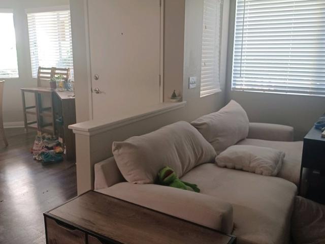 Share Room in Townhome