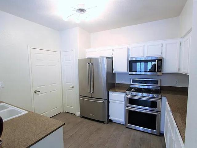 SHARED 1B/1BA CONDO