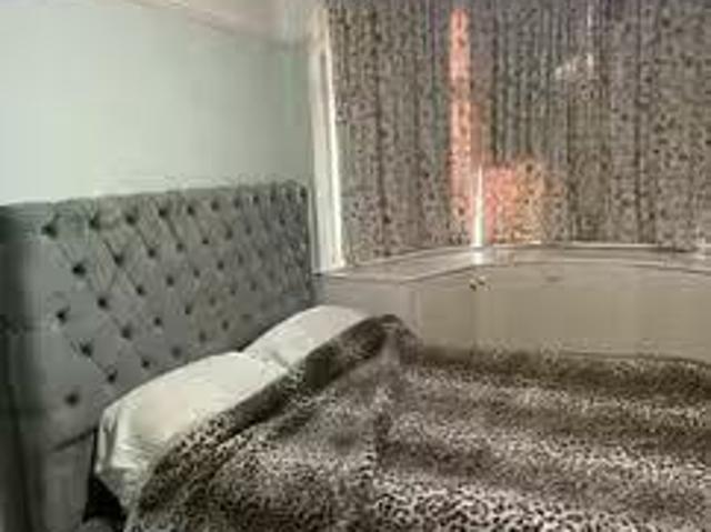 Shared accommodation to rent in Vaughan Gardens, Ilford IG1