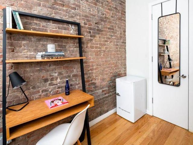 Shared apt in newly renovated townhouse