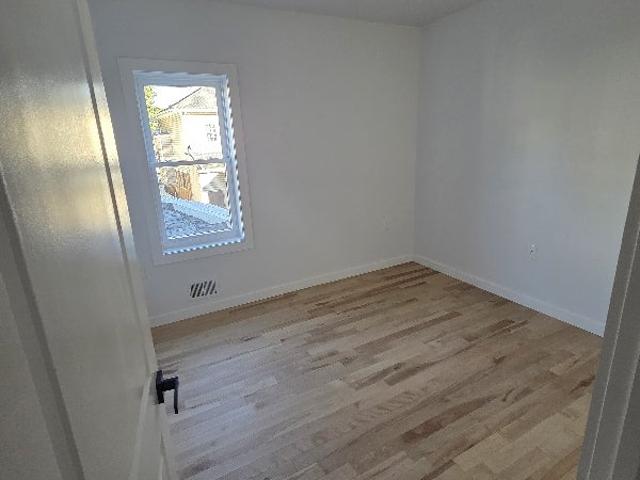 SHARED APARMENT LOOKING FOR ROMMATES!