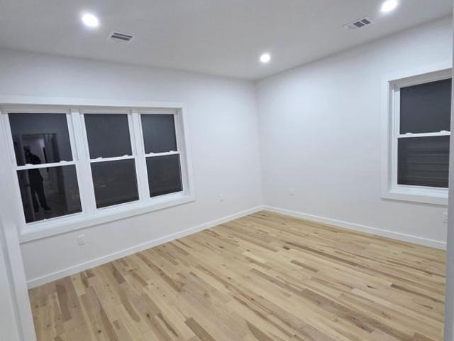 SHARED APARMENT LOOKING FOR ROOMMATES!