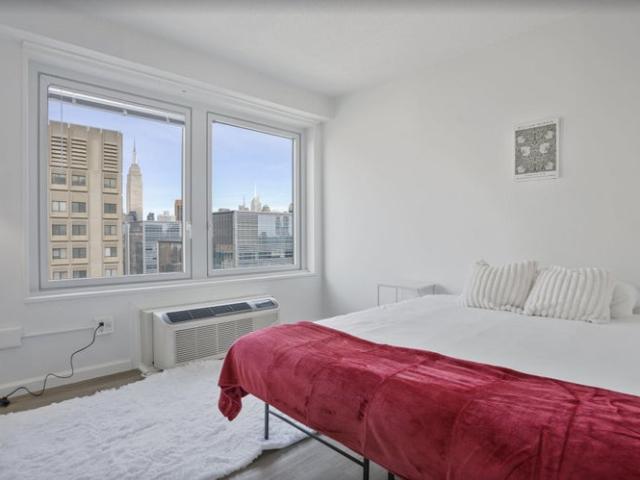 Shared apartment in Waterside Plaza