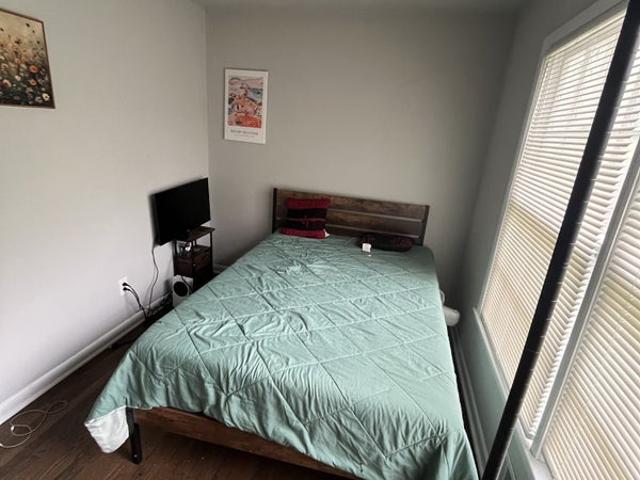 Shared Bed & Roommate Space