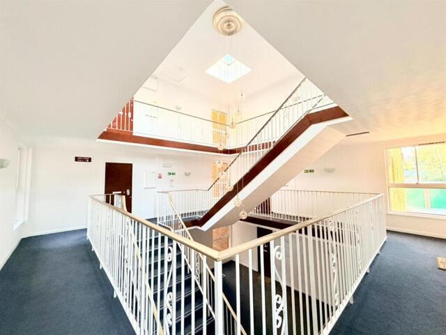 Shared Living/roommate 3 Bedroom For Rent Barnet Great London 2150 ES100125080