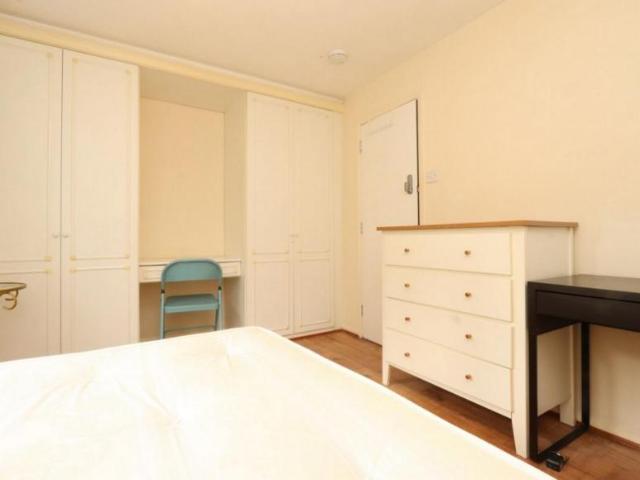 Shared Living/roommate 3 Bedroom For Rent London London 1040 ELS90559961