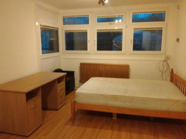 Shared Living/roommate 3 Bedroom For Rent London London 1040 ES90563164