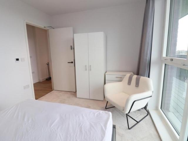 Shared Living/roommate 3 Bedroom For Rent London London 1062 ELS90560573